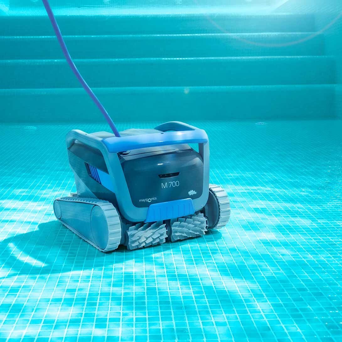 Robots de piscines | Robot Dolphin M700 | Piscine Spa 74 Haute Savoie ...